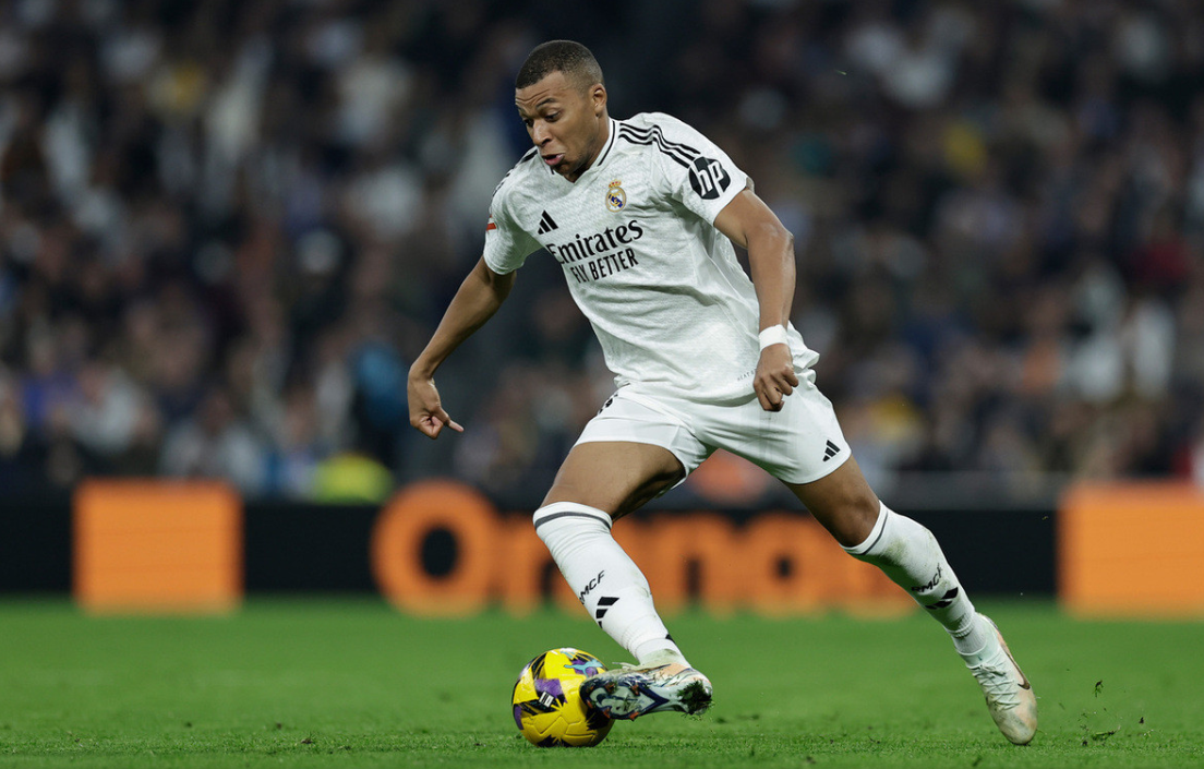 Top 10 Fastest Football Players In History