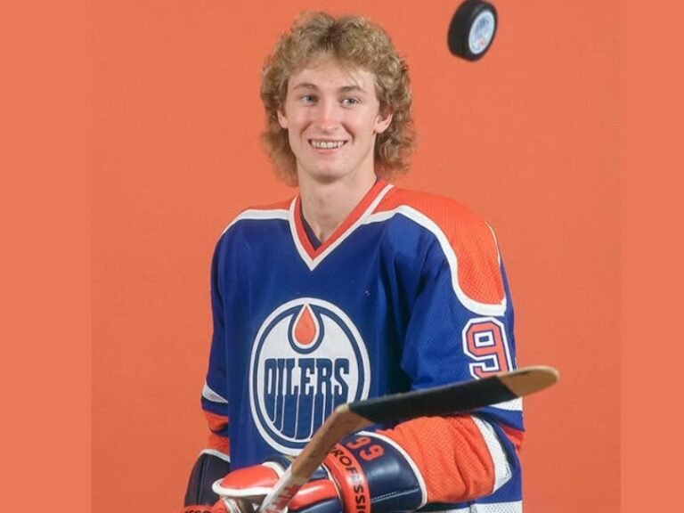 Top 10 Best Hockey Players Of All Time